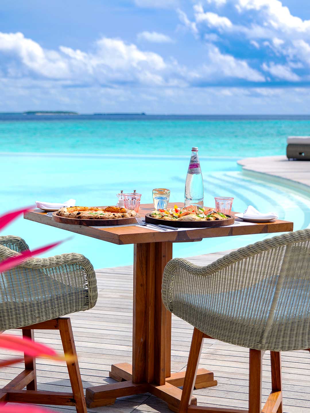 All Inclusive Luxury Pool Bar | Baglioni Resort Maldives