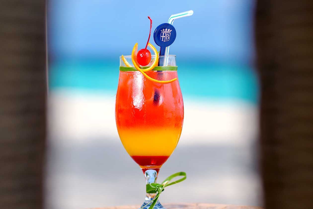 All Inclusive Luxury Pool Bar | Baglioni Resort Maldives